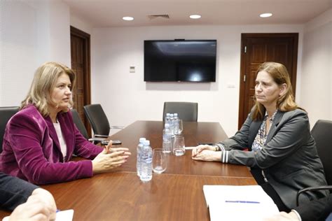 Министерката Божиновска и грчката амбасадорка Филипиду разговараа за гасниот интерконектор и