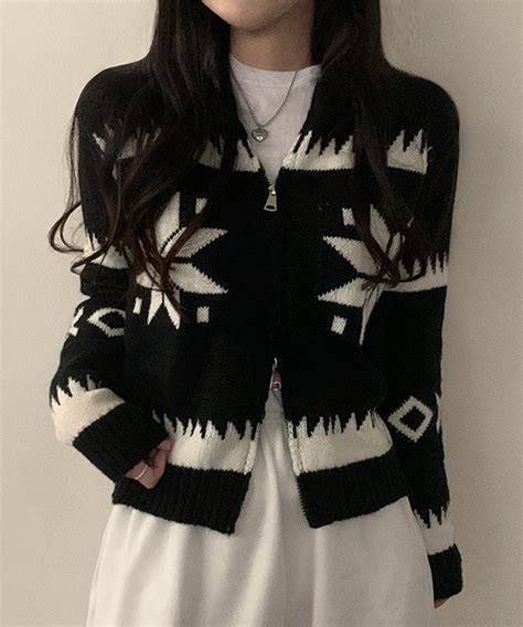 허쉬젤리 [도톰 폭닥 연말룩 ️] 빈티지무드 눈꽃 노르딕 투웨이 지퍼 세미크롭 후드 긴팔 니트 집업 가디건 3color