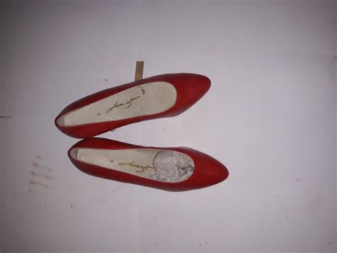 Туфлі жіночі червоного кольору на підборах б в одна пара Ua