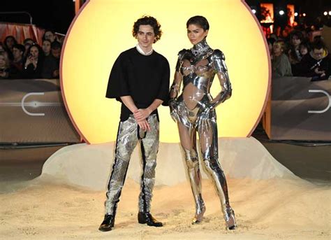 Timothee Chalamet Zendaya Strike A Pose At The World Premiere Of
