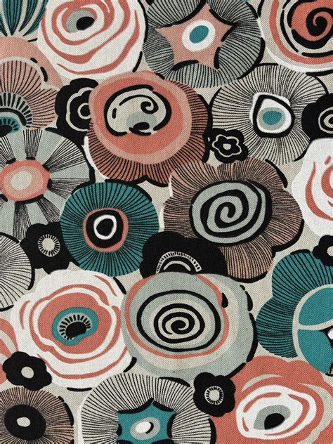 Tecido Flores Trestrelinhas