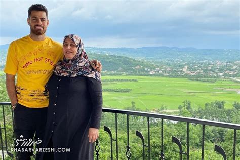 اشک‌های ستاره پرسپولیس به خاطر سختی‌هایی که مادرش کشید پای مادرم را می