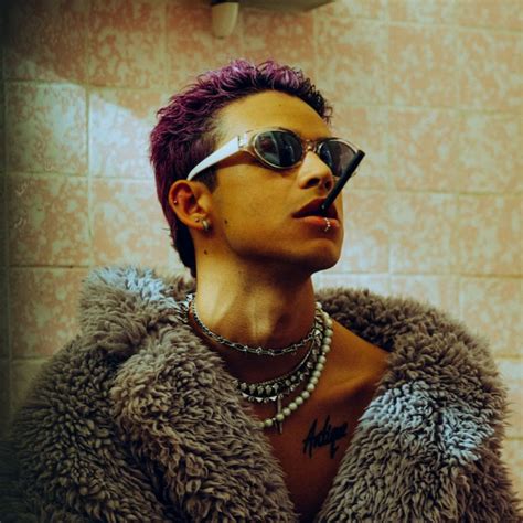 Слушать все песни треки музыку Robi бесплатно на ТопХит ТопХит Кратчайший путь в эфир