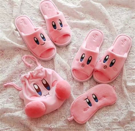 개드립창고 가득 넣을수록 더더 귀엽다는 커비파우치 담고 복조리개 당겨 묶으면 커비완성😗💕 딱