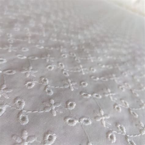 خرید و قیمت پارچه کتان خامه دوزی ترک رنگ کرم و سفید از غرفه پارچه اطلس