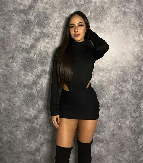 Lara Campos Laracampossf • Instagram Photos And Videos