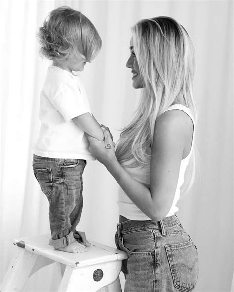 Pin By Karlie Hensleyy On Mommy Me In Studio Mom Daughter Photos