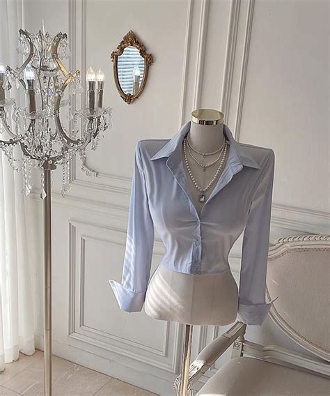 우아르 므떼 크롭 블라우스 결혼식 하객룩 데이트룩 파티룩 브라이덜샤워 행사룩 셀프웨딩 돌잔치룩 크롭티 크롭블라우스 봄블라우스 봄옷 카라셔츠 크롭셔츠