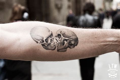 Awesome Tattoo Ideas 2 Kissing Skulls By Jon Pall Tatuaje Pareja