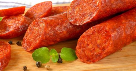 Qu’est-ce que le pepperoni ? (+ Comment est-il fabriqué ?) - Cakes Paradise