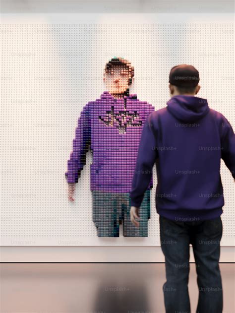 기둥이 있는 방에 서 있는 사람 사진 Unsplash의 박물관 이미지