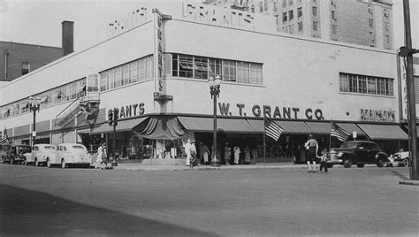 28 Once Beloved Retail Chains That Are No Longer Around Page 13
