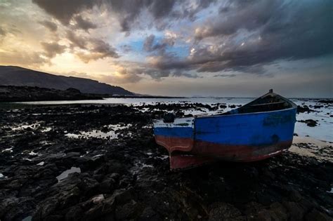 Петима мигранти загинаха при опит да прекосят Ламанша