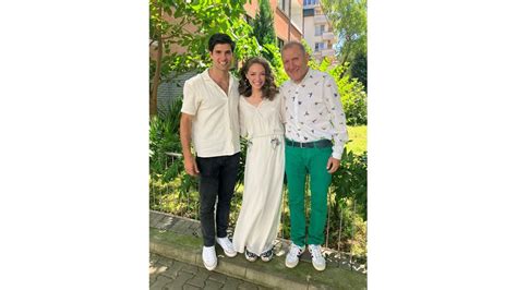 Съпругата на Гунди празнува 80 г с младите Георги и Лита от филма за Аспарухов снимки 168 Часа