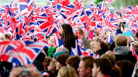 Diamond Jubilee Thames River Pageant Hello Flags Flying For The Queen