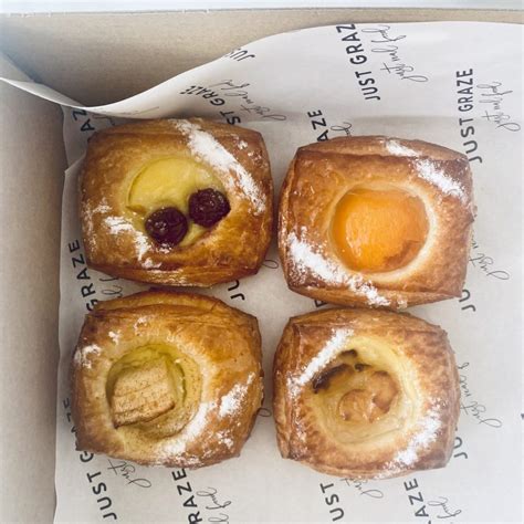 Mini Pastry Box Just Graze