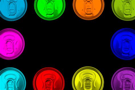 여러 가지 빛깔의 알루미늄 캔사진을 원시로 닫습니다 컬러 알루미늄은 배경이 될 수 있습니다 패턴 수 있습니다 알루미늄 음료 캔 마실 수 있습니다 음료 포장용 금속 용기 캔에