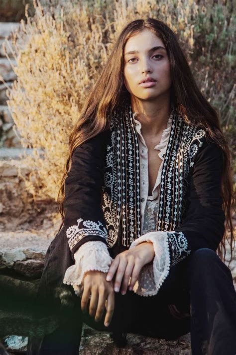 Pin On Aesthetic Vibrant Bohemian Bohemian Chic Fashion Boho Fashion Vintage Black Glamour