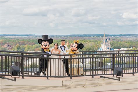 This Couple Had A Holiday Wedding At Walt Disney World Ps Love