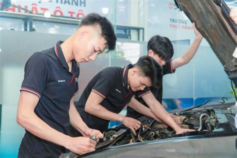 Có Nên Học Nghề Sửa ô Tô Không Space