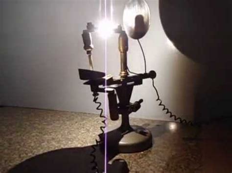 Lâmpada de Arco Voltaico de Humphry Davy - YouTube