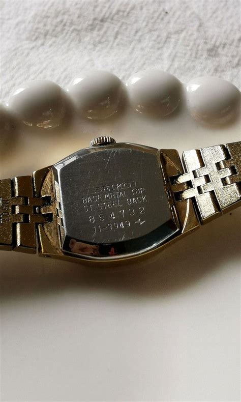 Vintage Seiko Tiny Mechanical Windup Watch For Women Women S Fashion