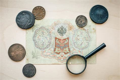 Colección De Monedas Y De Billetes De Banco Viejos Imagen De Archivo