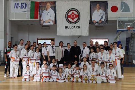 Бургаски каратеки втори отборно на 18 то държавно първенство за деца юноши и девойки