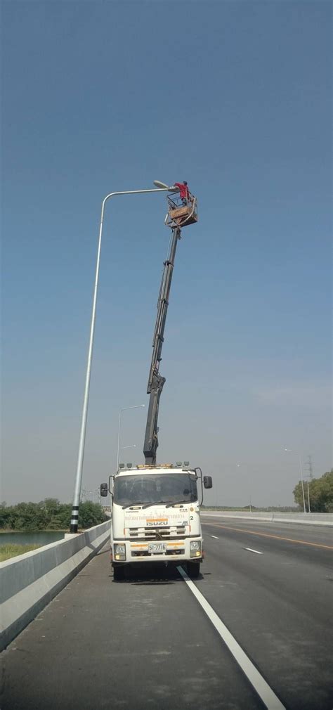 ติดตั้งระบบเสาไฟฟ้าแสงสว่าง เสาไฟถนน เสาไฮแมส โคมไฟถนน โคมไฟถนนled