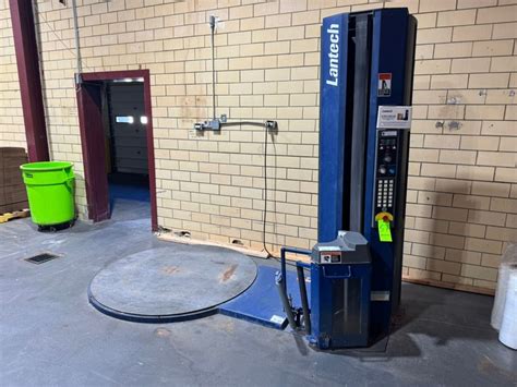 Lantech Semi Automatic Stretch Wrapper Q Series With 4 Rolls Of Stretch Wrap Q Series With