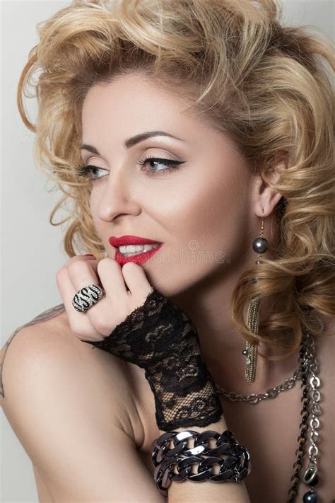 Retro Ritratto Disegnato Della Donna Adulta Sexy Immagine Stock Immagine Di Pettinatura