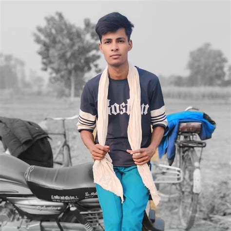 Cute Girl New Video Girl Back To Seen Me Publice Reaction On Cute Girl