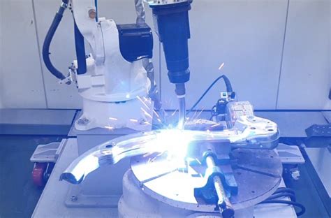 무인로봇 활용 용접기술 ‘포스젯 제조원가 절감 생산성 10 ‘up 창간 33주년 특집