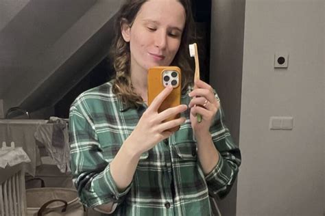 Уехавшая из России Монеточка отправится в европейский тур Газета Ru Новости