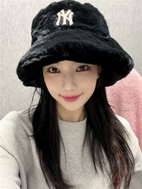 STAYC 스테이씨 on Twitter 아이사 모두들 감기 조심 따듯하게 입고 다녀요오 STAYC 스테이씨 ISA