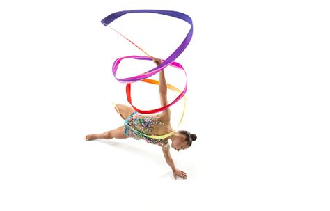 젊은 아름다운 소녀 흰색 스튜디오 배경에 고립 된 움직임에 컬러 리본 리듬 체조 선수 체조에 대한 스톡 사진 및 기타 이미지 체조 18 19세 개념 Istock