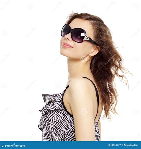 Giovane Signora Felice Con Gli Occhiali Da Sole Immagine Stock Immagine Di Sunglass Allegro