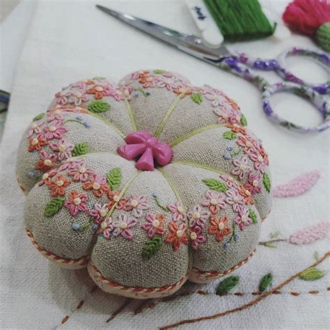 프랑스자수공방 부산프랑스자수 자수공방 프랑스자수수업 생활자수 Embroidery 호박핀쿠션 프랑스자수 Embroidery Craft Pin