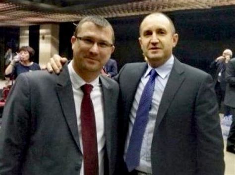 Доц Борислав Цеков сравни със земята Радев България днес няма президент а предводител на една