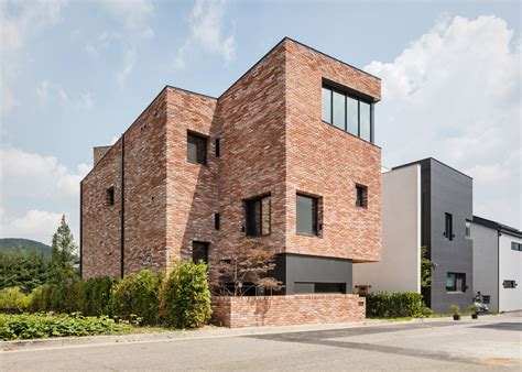 Rooms In AandD S L House Are Split Across Levels