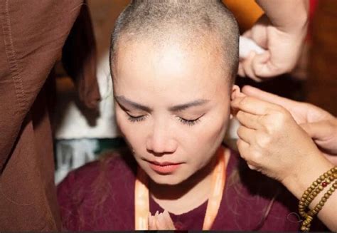 Nữ diễn viên bị chồng đánh dùng dao đe doạ gây chấn động Vbiz buồn tình đến mức đi tu gieo