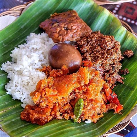 10 Makanan Tradisional Indonesia Yang Harus Kamu Coba