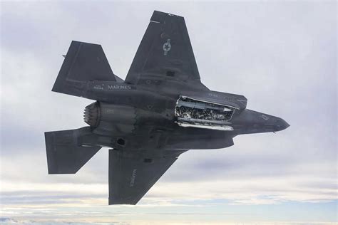 Breaking News British Navy Tests F 35b Fighter Jet Armed With Meteor