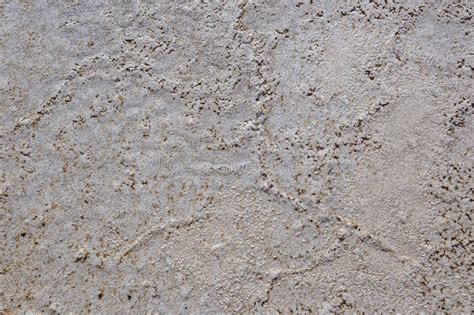 Details Of The Crystallization Process Of Salt As Water Evaporates From