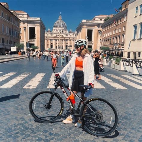 Светлана Ходченкова проводит отпуск в Италии