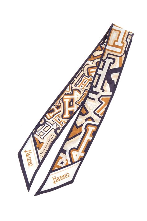 Herno에르노 여성 로고 프린트 실크 스카프 Sivillage 에스아이빌리지 Herno에르노 여성 로고 프린트 실크 스카프 Sivillage 에스아이빌리지