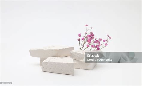 밝은 회색 배경에 돌 플랫폼 연단의 빈 스택 최소한의 빈 디스플레이 제품 프레젠테이션 장면 0명에 대한 스톡 사진 및 기타 이미지 Istock