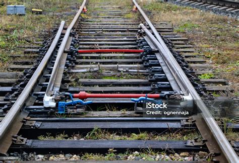 철도 산업 영역에서 화물 열차의 기대에는 세마포로 빈 레일 0명에 대한 스톡 사진 및 기타 이미지 0명 강철 개념 Istock