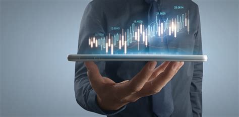 사업가 계획 그래프 성장 증가 차트 긍정적 인 지표의 그의 사업에 손에 태블릿 개념에 대한 스톡 사진 및 기타 이미지 개념 금융 남자 Istock