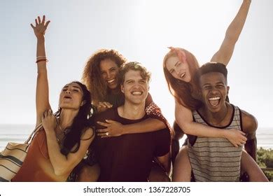 7 Thousand People Enjoying Themselves Royalty Free Images Stock